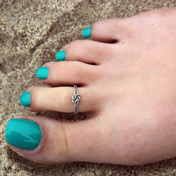 10 Best Toe Ring Styles & Ideas On How to Wear Toe Rings