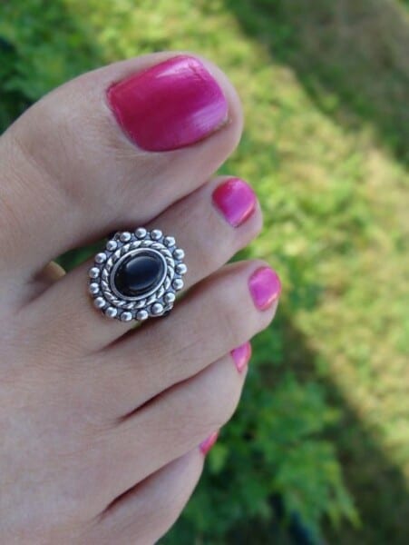 10 Best Toe Ring Styles & Ideas On How to Wear Toe Rings