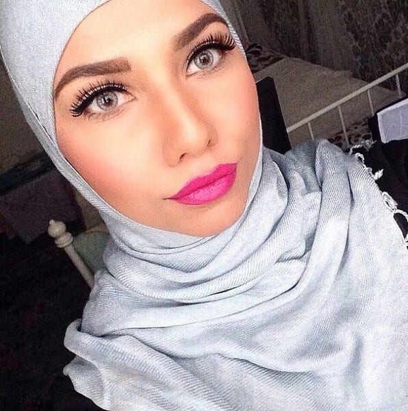 Makeup with Hijab – Simple Tutorial with Tips