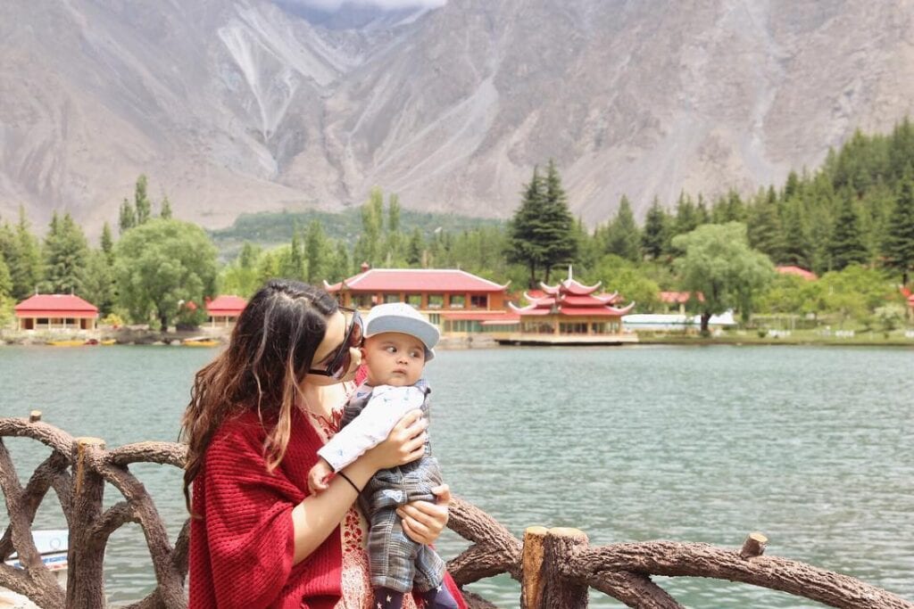 Top 22 Pakistani Fashion Bloggers in 2025 to Follow