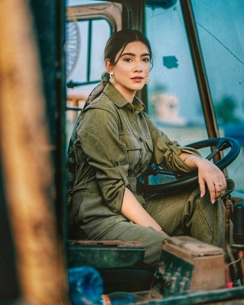 Top 22 Pakistani Fashion Bloggers in 2025 to Follow