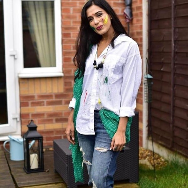 What to Wear on Holi ? 16 Best Outfit Ideas – Outfit Trends