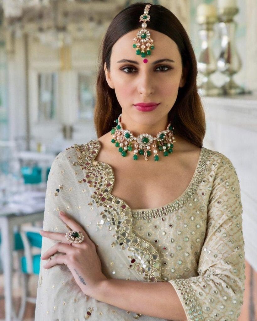 21 Best Maang Tikka Designs & Ideas How to Wear – Outfit Trends