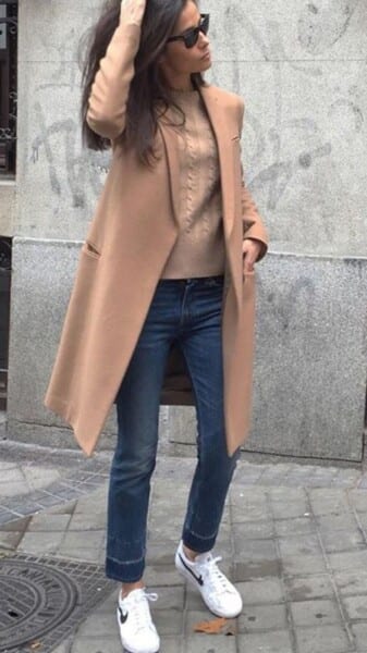 40 + Easy to Wear Outfits For Mums & Styling Tips