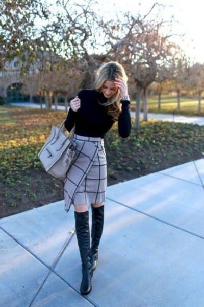 40 + Easy to Wear Outfits For Mums & Styling Tips