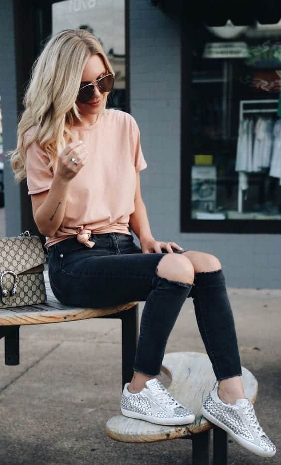 41 Chic Ripped Jeans Outfit Ideas with Styling Tips