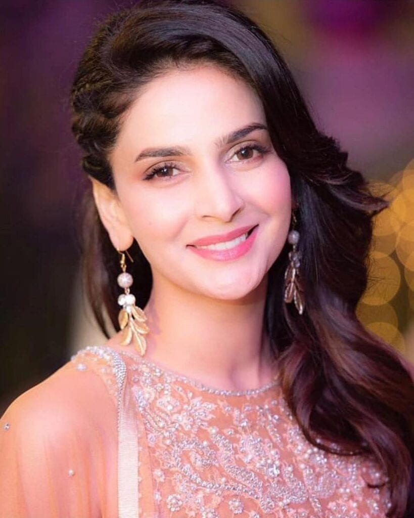 35 Most Beautiful Muslim Girls In World – List & Pictures