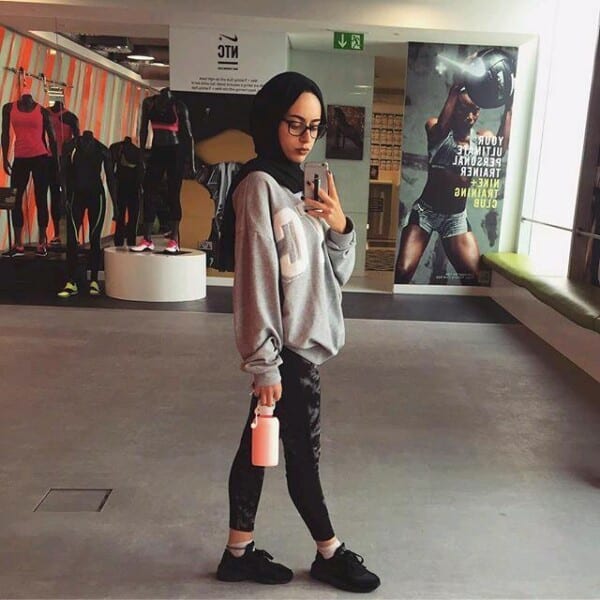 25 Modest Gym Outfit Ideas with Styling Tips
