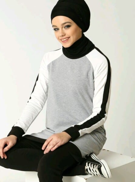 25 Modest Gym Outfit Ideas with Styling Tips