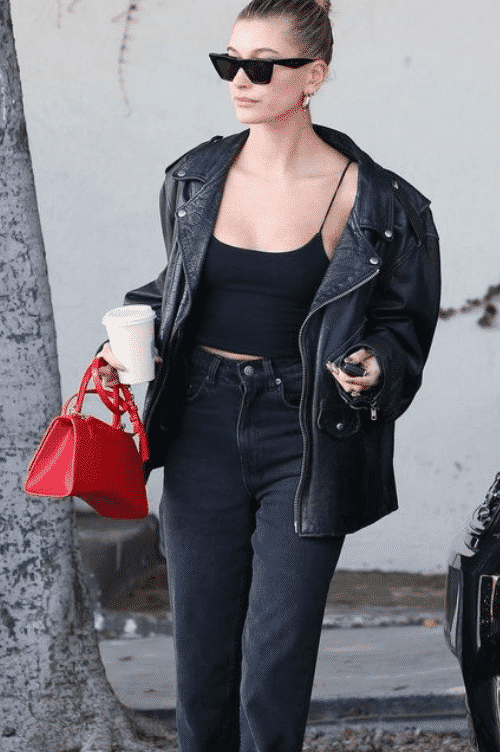 30 Celebrities All-Black Outfit Styles for Fall to Copy