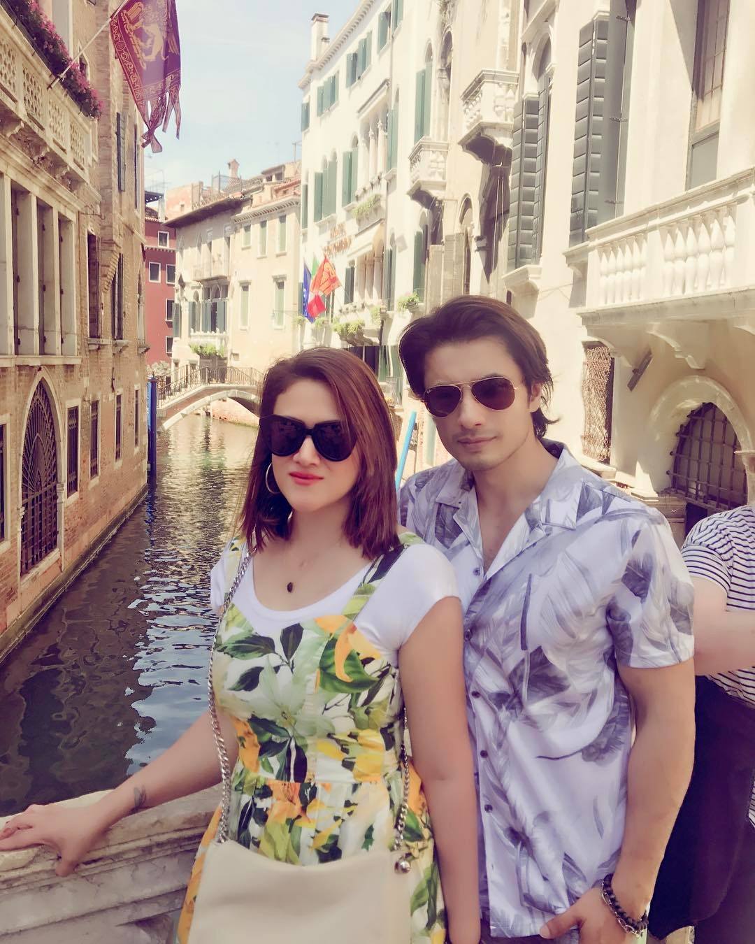 Pakistani Couple Outfits-25 Best Outfits Of Pakistani Celebrities