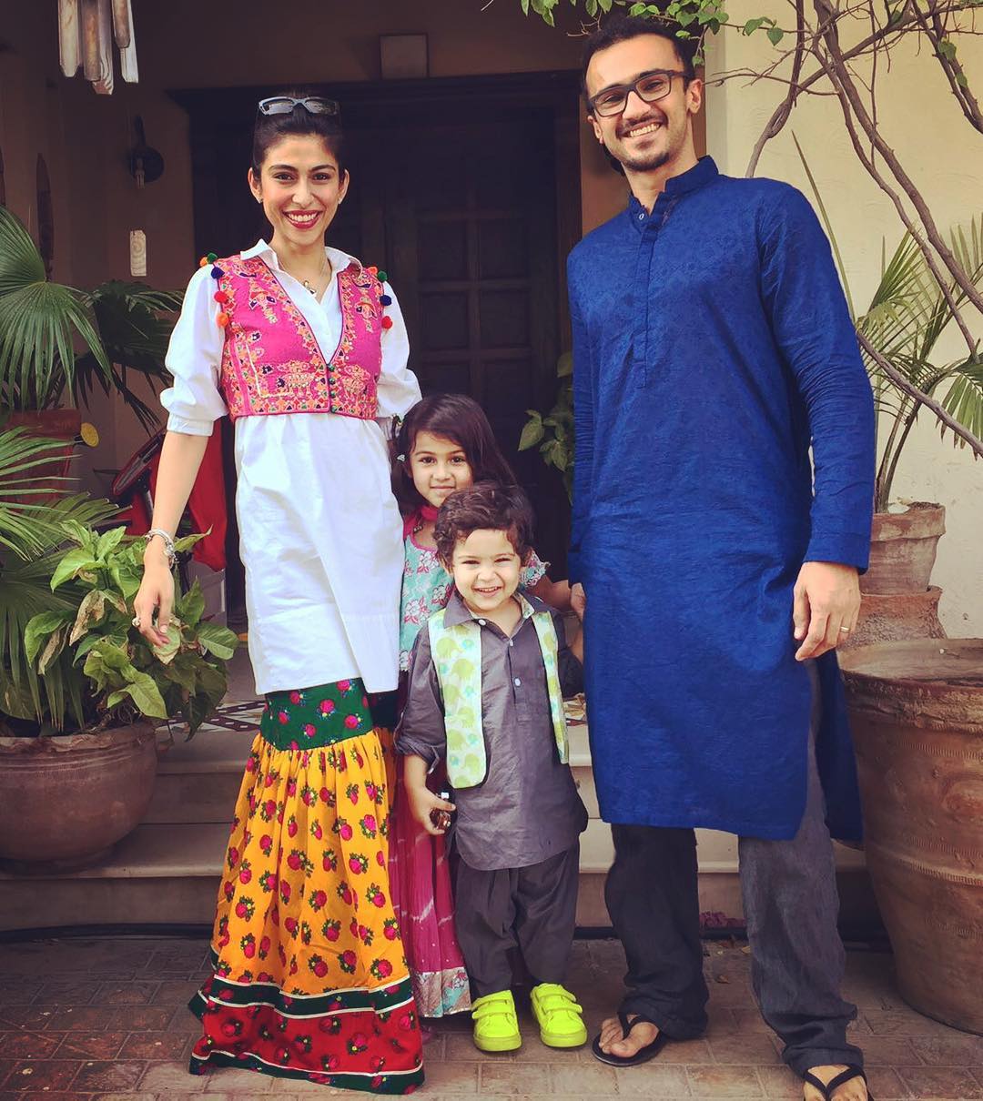 Pakistani Couple Outfits-25 Best Outfits Of Pakistani Celebrities