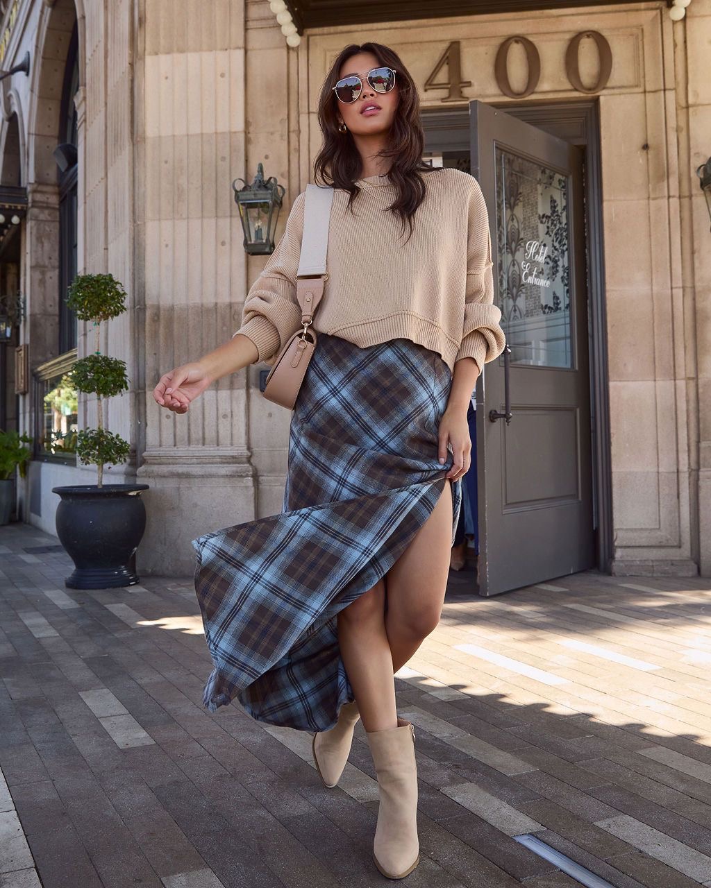 24 Best Cropped Sweater Outfit Ideas with Styling Tips