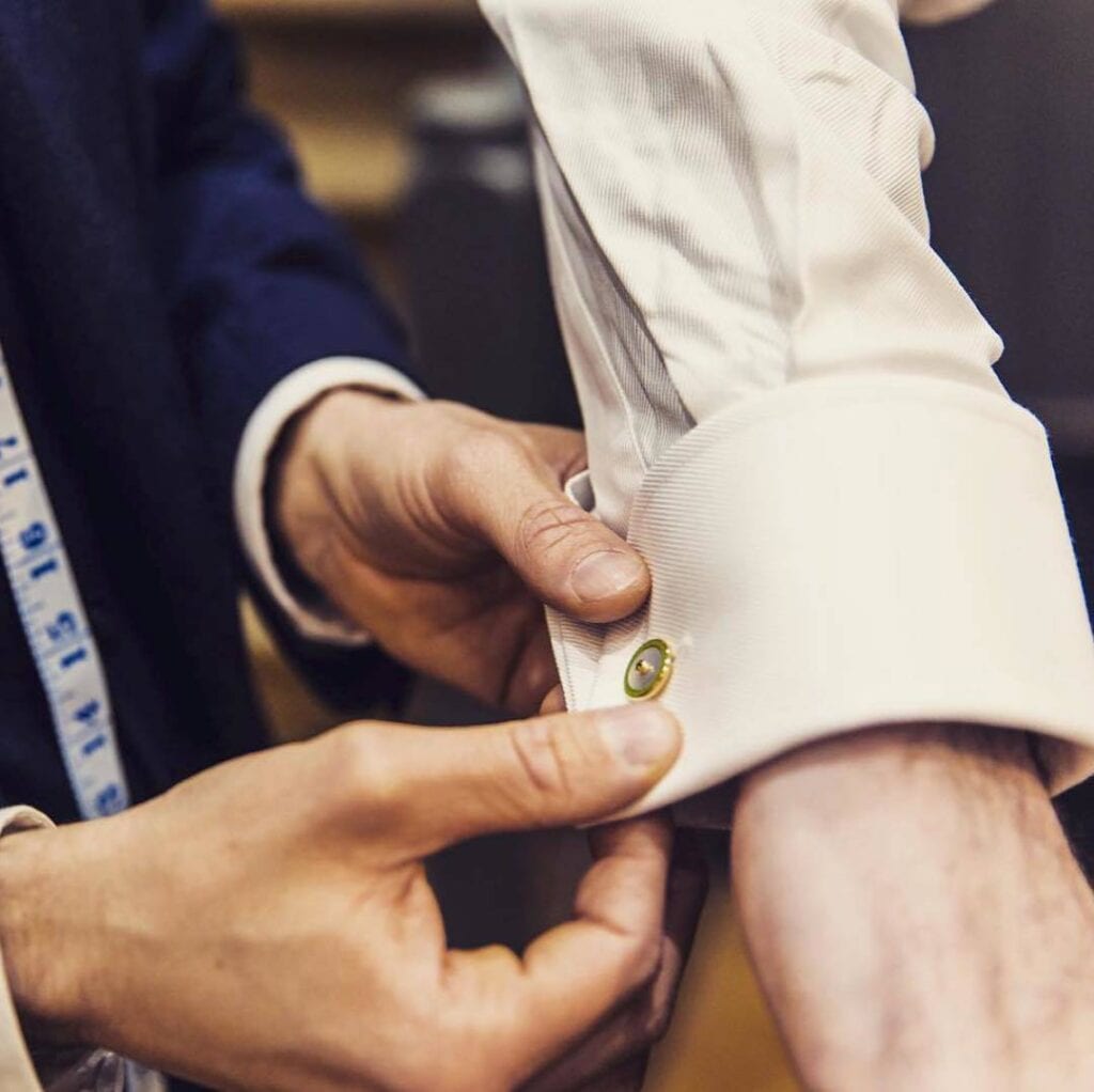 How to Put on Cufflinks? 10 Simple Tips with Tutorial