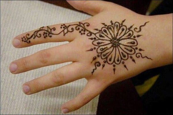 25+ Short Mehndi Designs for Small Hands (Kids and Adults)