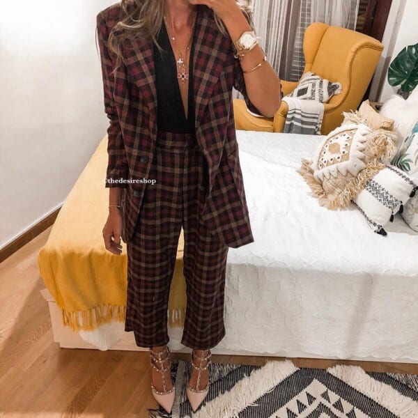 30 Best December Outfit Ideas For Women with Styling Tips