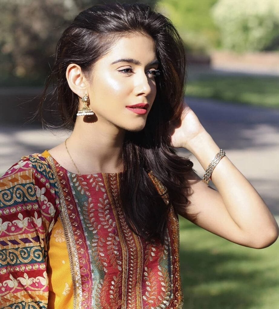 Neck Designs For Suits- 25 Latest Shalwar Kameez Neck Styles