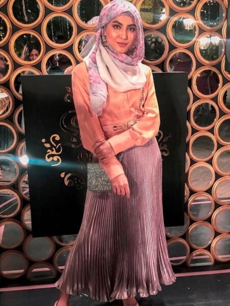 16 Modest Crop Top Outfit Ideas with Styling Tips