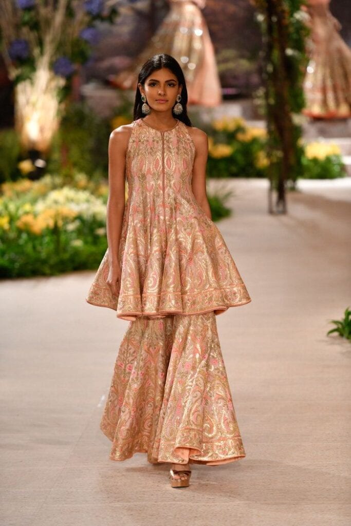 Latest Gharara Suits- 16 Best Ideas On How To Wear Ghararas