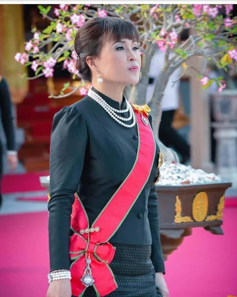 Traditional Thai Clothing-16 Beautiful Outfits From Thailand