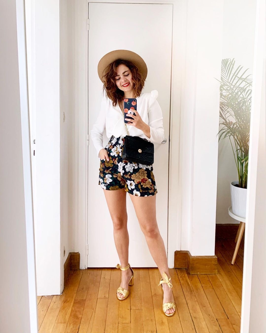 27 Chic Outfits to Wear with Shorts with Styling Tips
