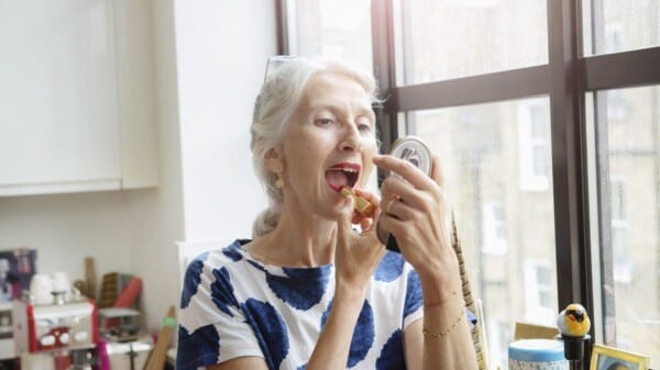 14 Pro Makeup Tips for Older Women from Professionals