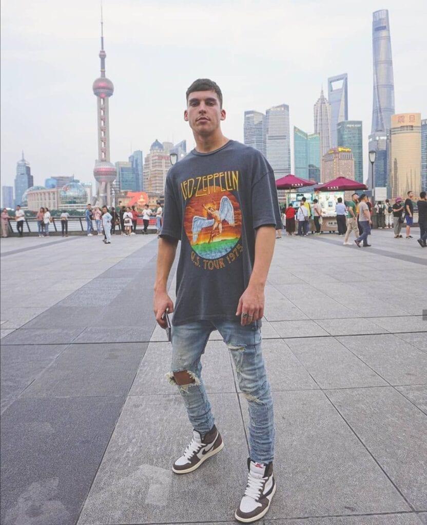 Graphic Tee Outfits for Men – 30 Ways to Style a Graphic Tee