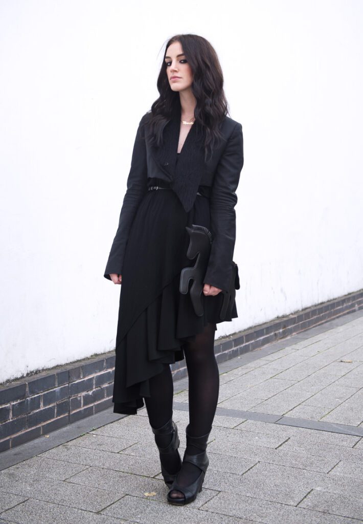 Gothic Work Outfits - 33 Wearable Goth Outfits for Work