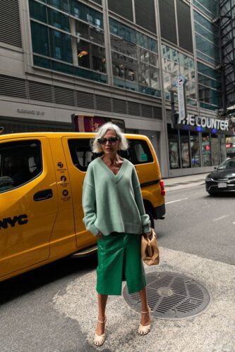 20 Best Teal Outfits for Women & Tips on What Goes with Teal