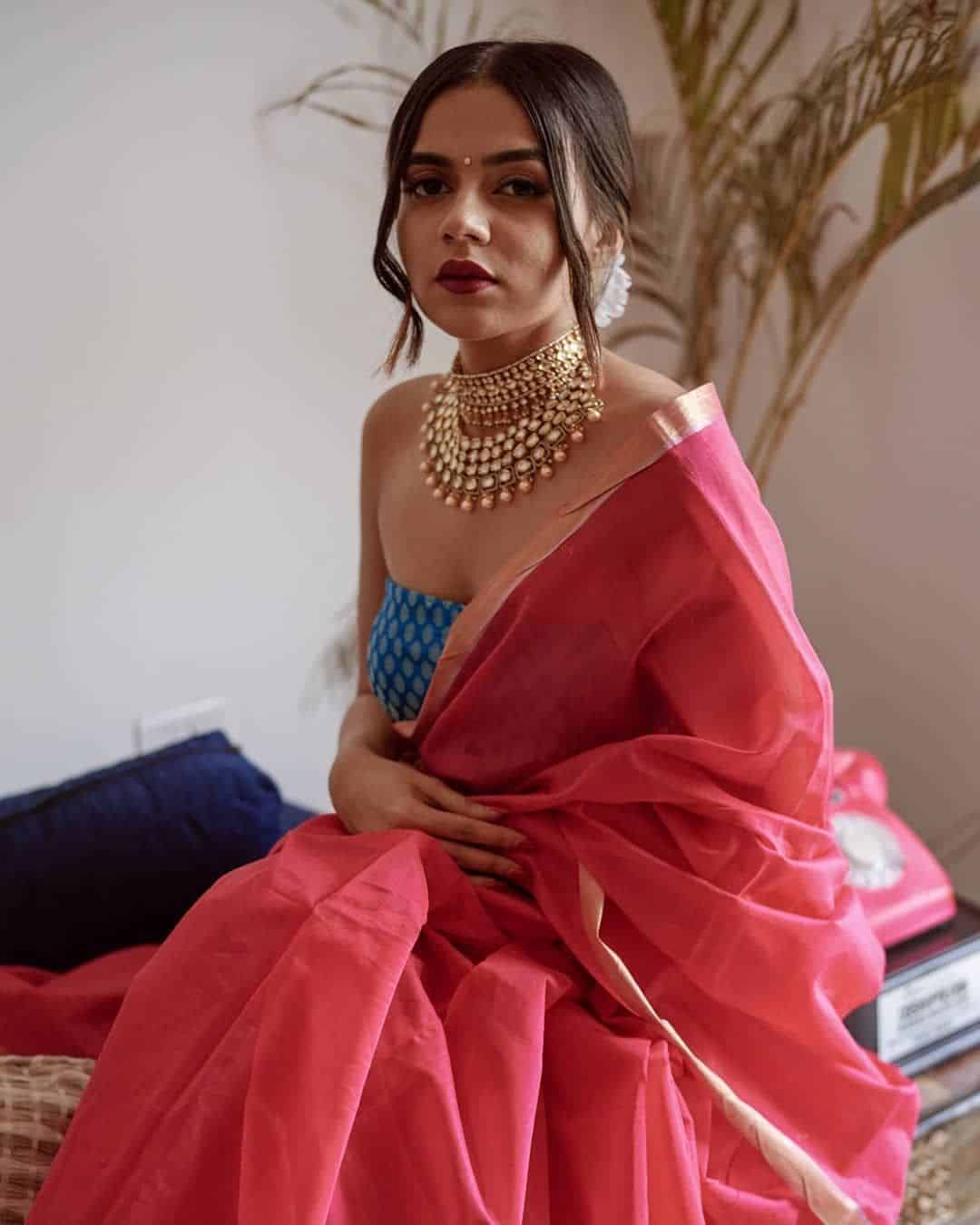 How To Wear A Plain Saree in 20 Stylish Ways