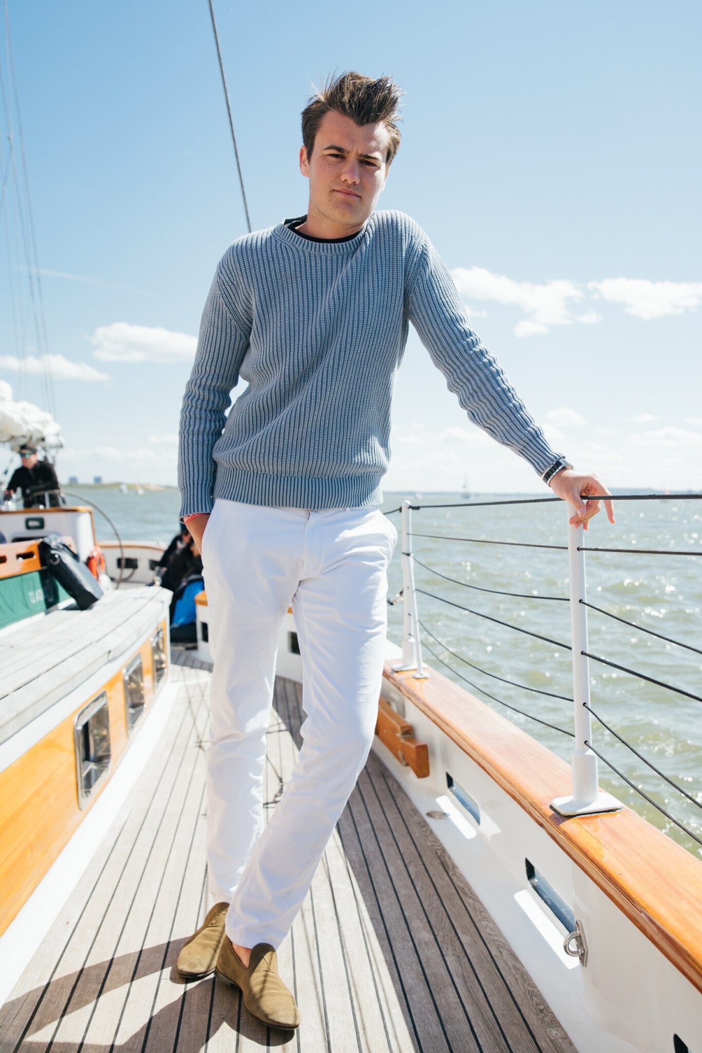 What To Wear To A Water Park for Men? 20 Outfit Ideas – Outfit Trends