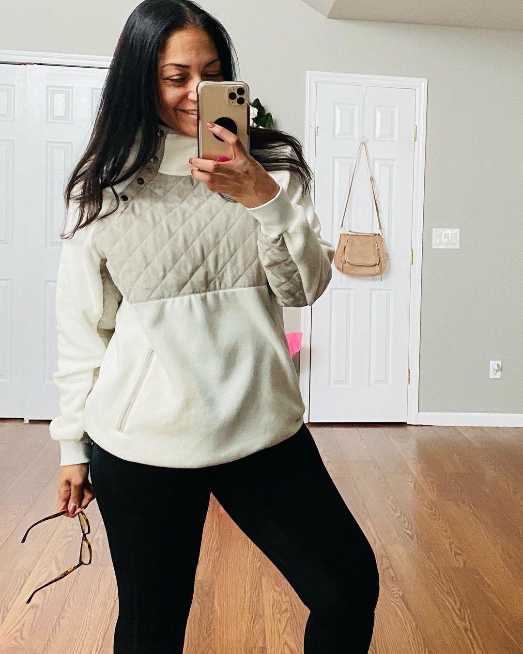 30 Coolest Soccer Mom Outfits That You Can Actually Wear