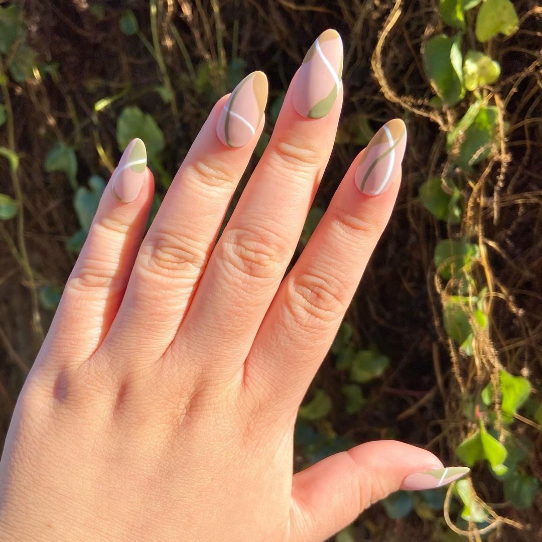 20 Cute Fall Nail Colour Ideas & Designs