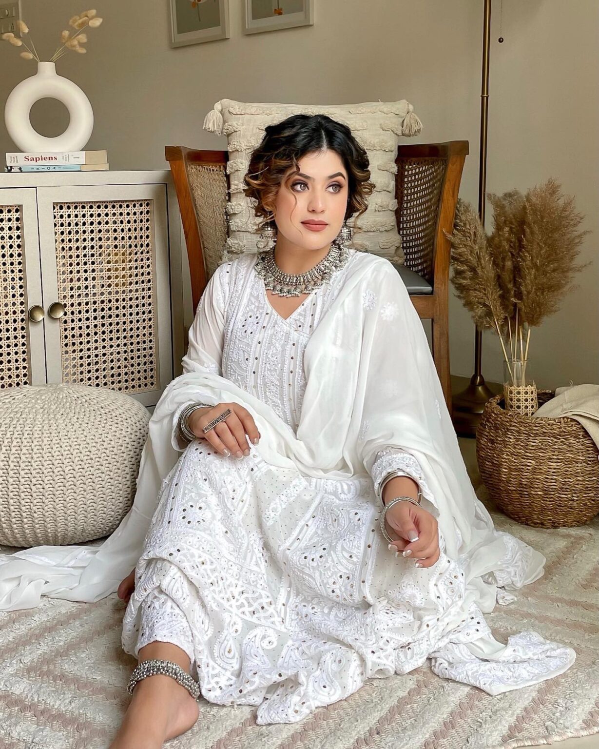 22 Modern Chikankari Kurti Designs & Styling Tips