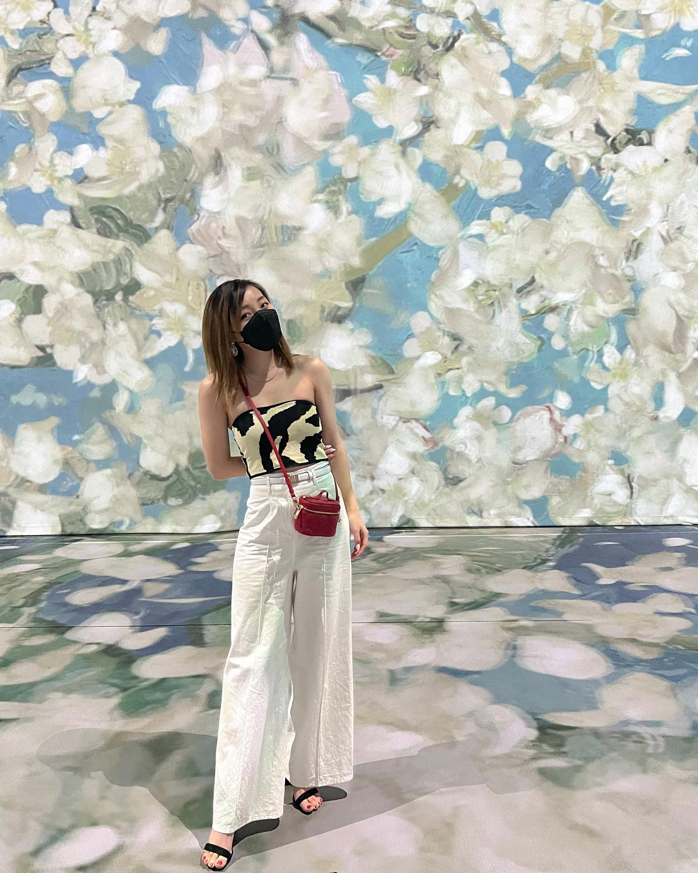 Mini Bag Outfit Ideas-20 Tips on What to Wear with Tiny Bags