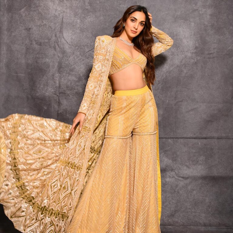 What to Wear on Diwali? 16 Best Outfit Ideas