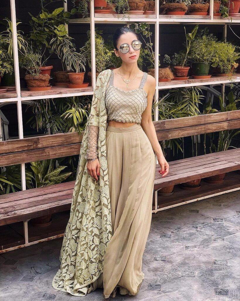 How To Wear a Lace Vest? 23 Outfit Ideas to Copy