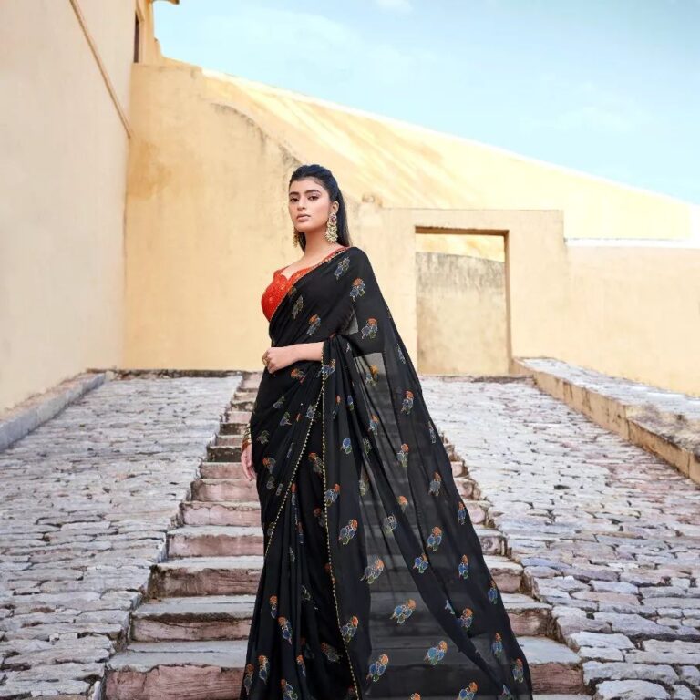 How to Style Black Saree ? 18 Fashion Tips