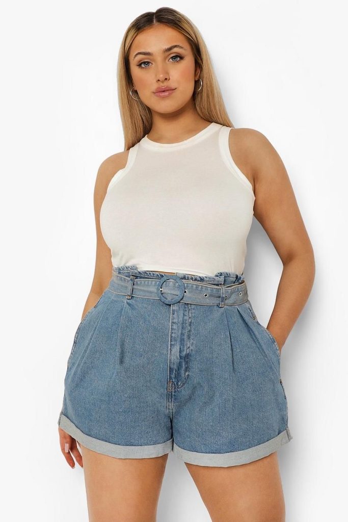 26 Plus Size Shorts Outfit Ideas with Styling Tips