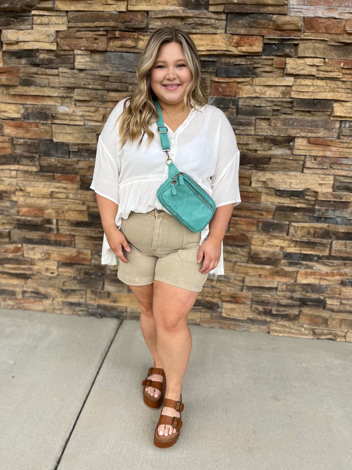 26 Plus Size Shorts Outfit Ideas with Styling Tips