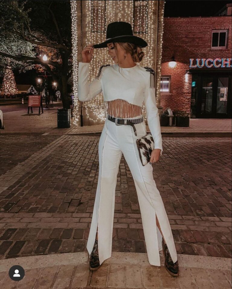 24 Best Country Concert Outfit Ideas For Women