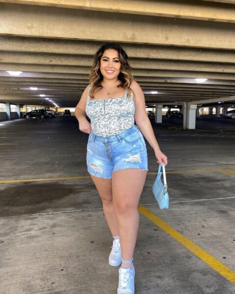 26 Plus Size Shorts Outfit Ideas with Styling Tips