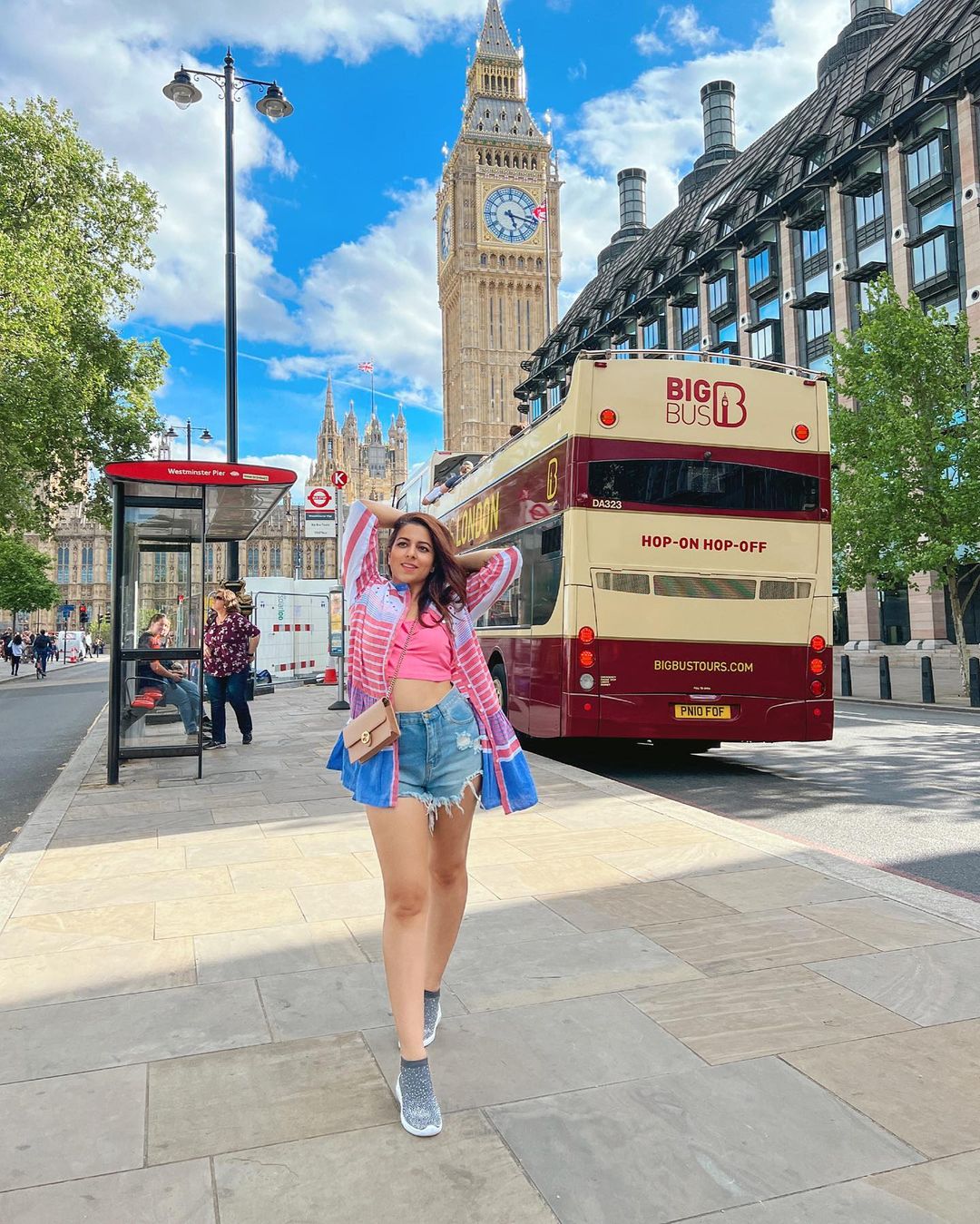 What to Wear in London in Summer? 20 Outfits & Packing List