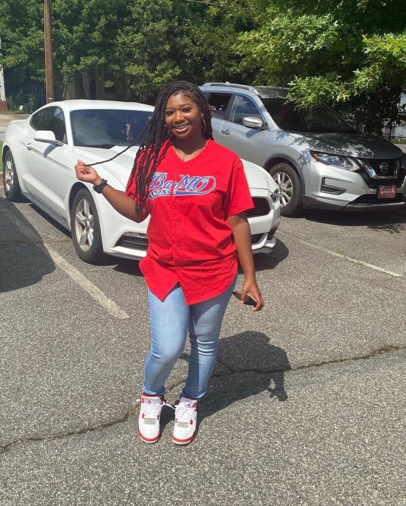 How To Style A Baseball Jersey – 20 Chic Outfit Ideas