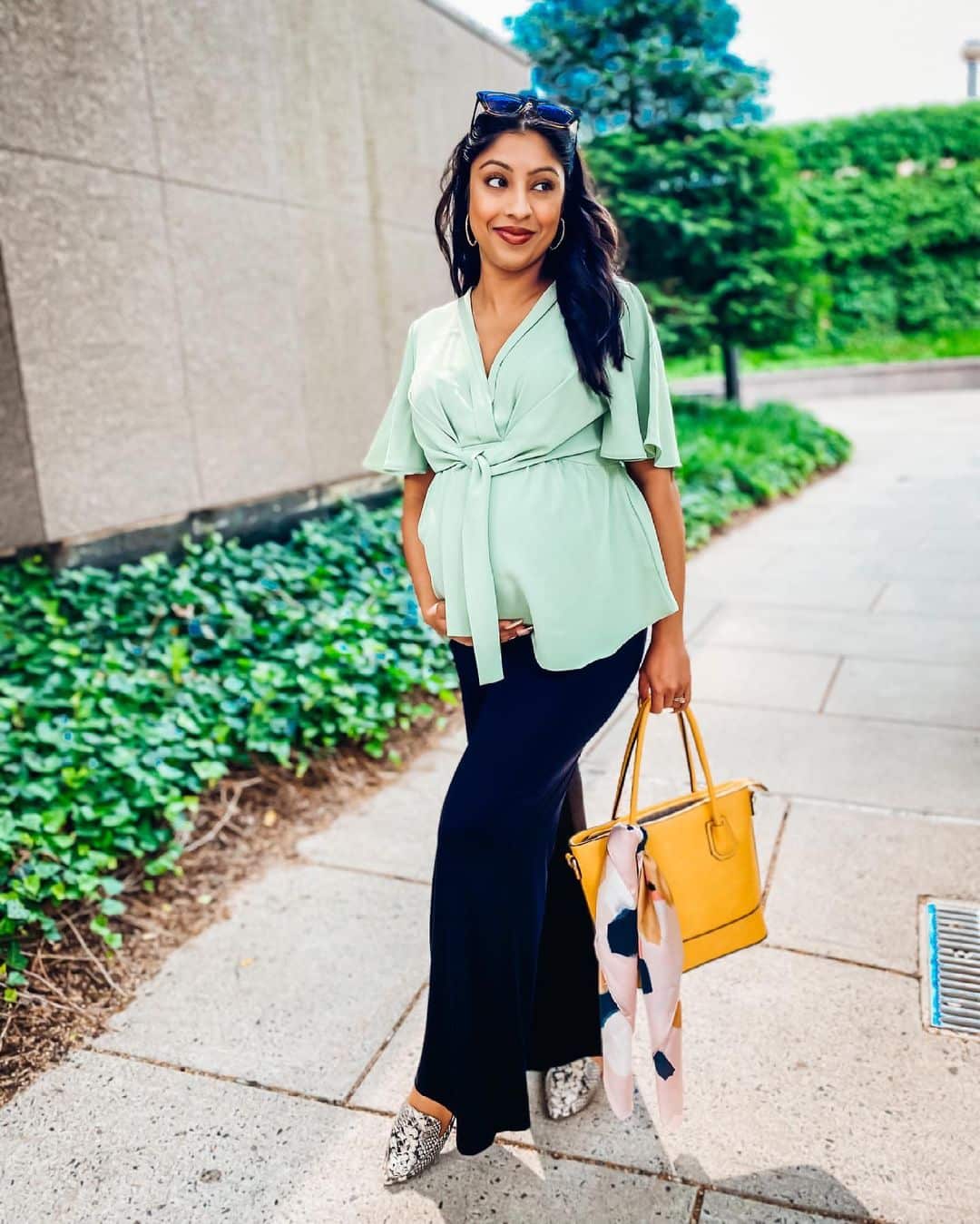 30 Comfortable Maternity Outfits for Work that are Practical