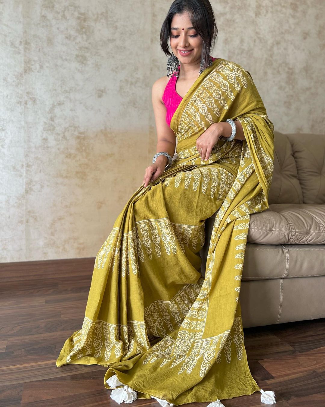 24 Best Farewell Saree Ideas And Tips On How To Style Them