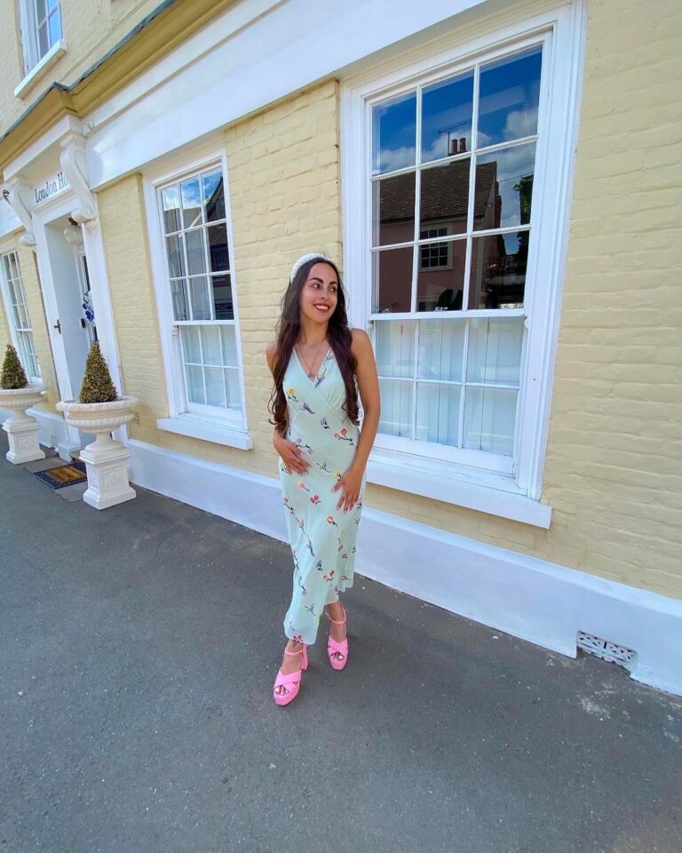 What To Wear At The Races – 20 Dress Code Guide & Tips – Outfit Trends