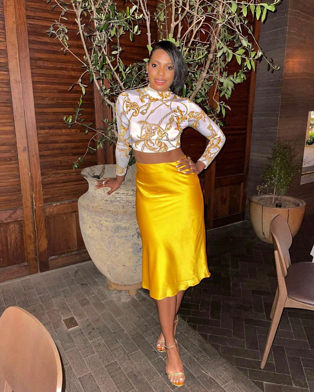 What To Wear To A Black Light Party ? 20 Outfit Ideas