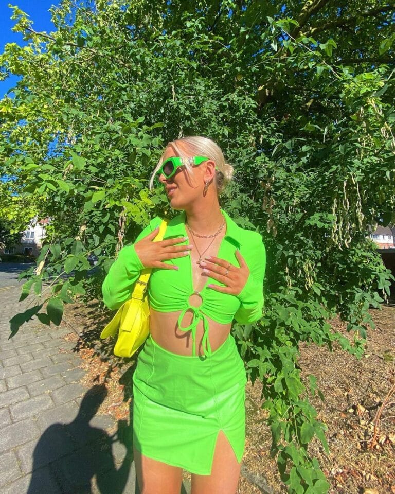 What To Wear To A Black Light Party ? 20 Outfit Ideas