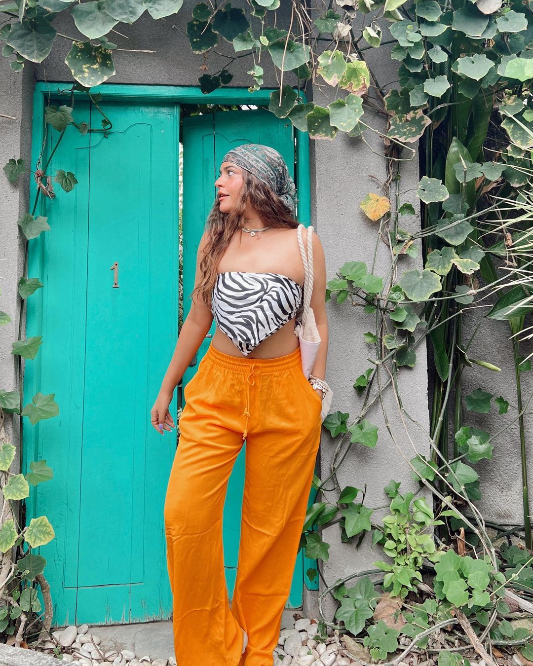 How to Wear a Neckerchief? 22 Tips and Outfits for Women